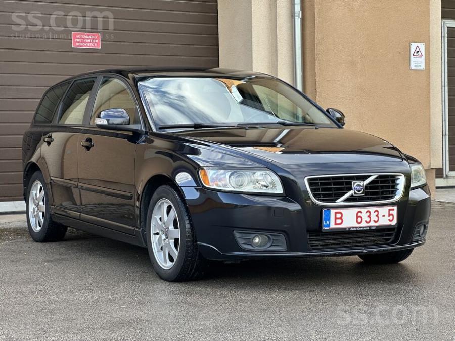 Melns Volvo V50 2010 Ogre, ar dzinēja tilpumu 2.00 L un nobraukumu 167 tūkst. km par 4499 €, foto 2 vietnē AUTOMOTO.COM.LV