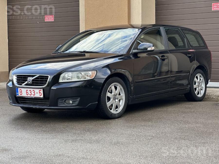 Melns Volvo V50 2010 Ogre, ar dzinēja tilpumu 2.00 L un nobraukumu 167 tūkst. km par 4499 €, foto 3 vietnē AUTOMOTO.COM.LV