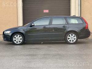Melns Volvo V50 2010 Ogre, ar dzinēja tilpumu 2.00 L un nobraukumu 167 tūkst. km par 4499 €, foto 8 vietnē AUTOMOTO.COM.LV