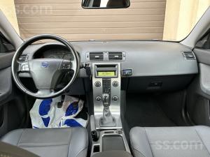 Melns Volvo V50 2010 Ogre, ar dzinēja tilpumu 2.00 L un nobraukumu 167 tūkst. km par 4499 €, foto 17 vietnē AUTOMOTO.COM.LV