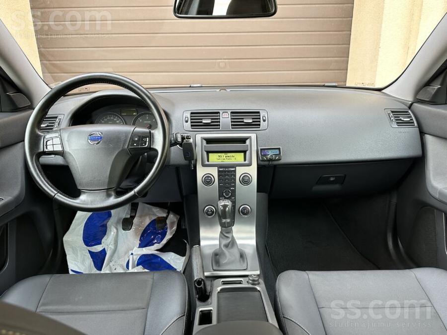Melns Volvo V50 2010 Ogre, ar dzinēja tilpumu 2.00 L un nobraukumu 167 tūkst. km par 4499 €, foto 17 vietnē AUTOMOTO.COM.LV