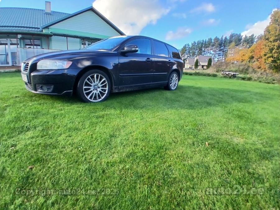 Melns Volvo V50 2010 Tallina, ar dzinēja tilpumu 2.00 L un nobraukumu 0 tūkst. km par 3450 €, foto 2 vietnē AUTOMOTO.COM.LV