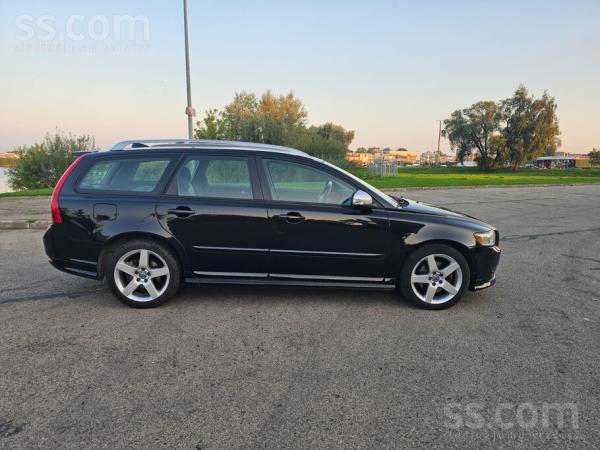 Black Volvo V50 2010 in Riga, with an engine capacity of 2.00 L and mileage of 318 thousand km for 3700 €, photo 6 on AUTOMOTO.COM.LV