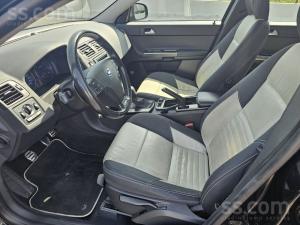 Black Volvo V50 2010 in Riga, with an engine capacity of 2.00 L and mileage of 318 thousand km for 3700 €, photo 7 on AUTOMOTO.COM.LV