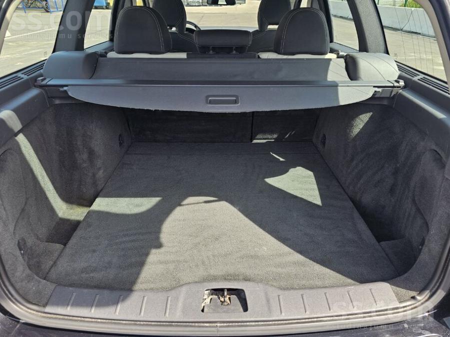 Black Volvo V50 2010 in Riga, with an engine capacity of 2.00 L and mileage of 318 thousand km for 3700 €, photo 9 on AUTOMOTO.COM.LV