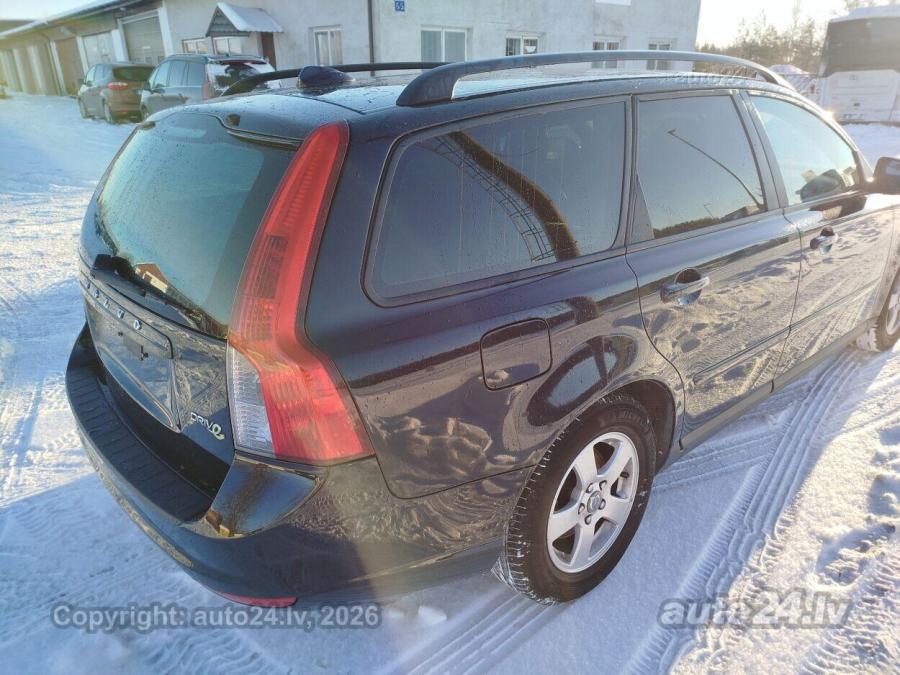 Black Volvo V50 2010 in Tallinn, with an engine capacity of 0.00 L and mileage of 217 thousand km for 4490 €, photo 3 on AUTOMOTO.COM.LV