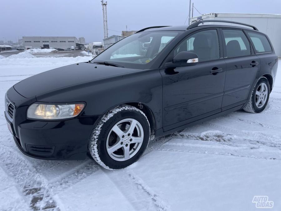 Black Volvo V50 2010 in Kaunas, with an engine capacity of 1.60 L and mileage of 283 thousand km for 3150 €, photo 1 on AUTOMOTO.COM.LV