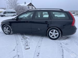 Black Volvo V50 2010 in Kaunas, with an engine capacity of 1.60 L and mileage of 283 thousand km for 3150 €, photo 2 on AUTOMOTO.COM.LV