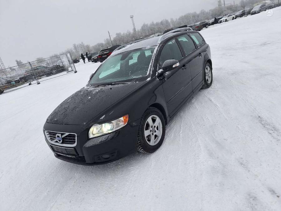 Black Volvo V50 2010 in Marijampole, with an engine capacity of 1.56 L and mileage of 299 thousand km for 3199 €, photo 1 on AUTOMOTO.COM.LV