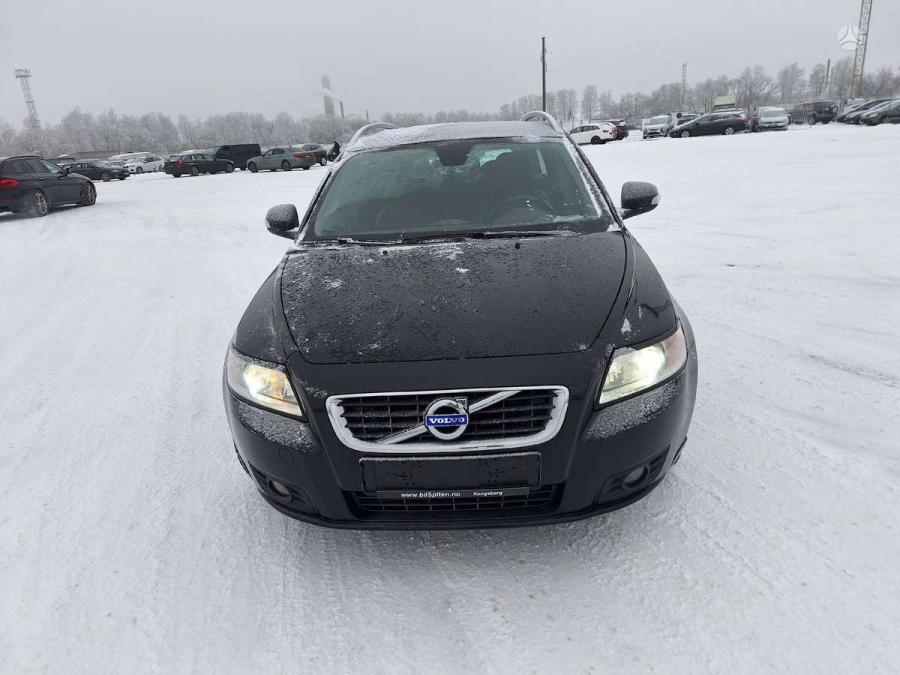 Black Volvo V50 2010 in Marijampole, with an engine capacity of 1.56 L and mileage of 299 thousand km for 3199 €, photo 2 on AUTOMOTO.COM.LV