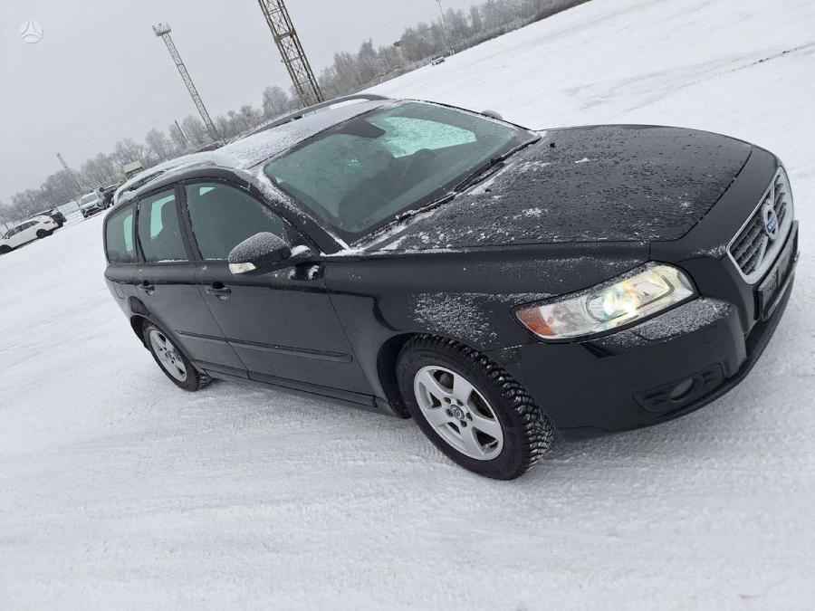 Black Volvo V50 2010 in Marijampole, with an engine capacity of 1.56 L and mileage of 299 thousand km for 3199 €, photo 3 on AUTOMOTO.COM.LV