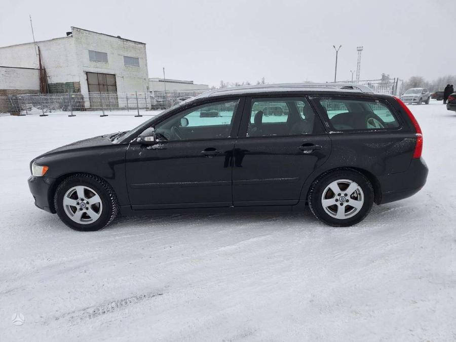 Black Volvo V50 2010 in Marijampole, with an engine capacity of 1.56 L and mileage of 299 thousand km for 3199 €, photo 4 on AUTOMOTO.COM.LV
