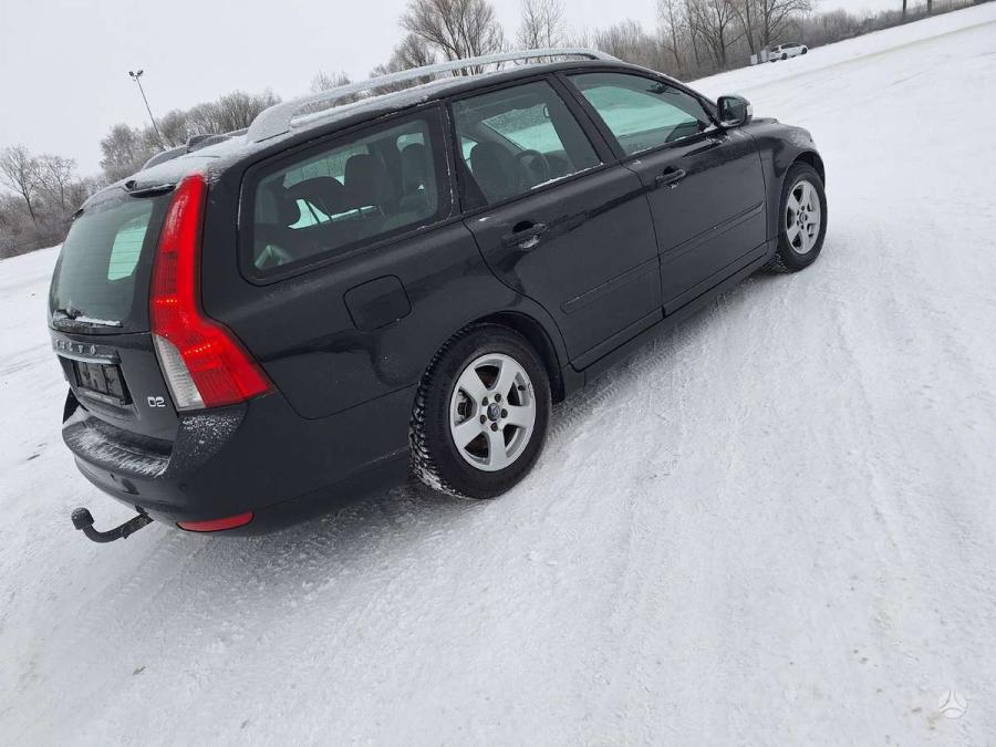 Black Volvo V50 2010 in Marijampole, with an engine capacity of 1.56 L and mileage of 299 thousand km for 3199 €, photo 6 on AUTOMOTO.COM.LV