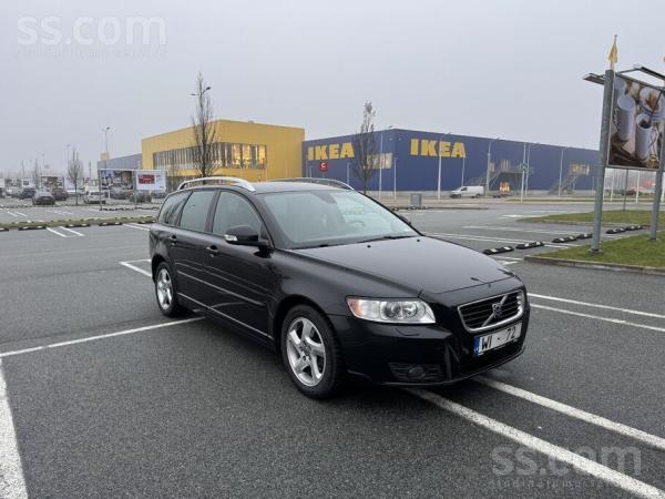 Melns Volvo V50 2010 Rīga, ar dzinēja tilpumu 1.60 L un nobraukumu 237 tūkst. km par 4590 €, foto 1 vietnē AUTOMOTO.COM.LV