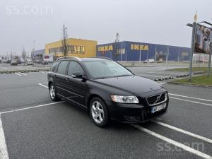 Melns Volvo V50 2010 Rīga, ar dzinēja tilpumu 1.60 L un nobraukumu 237 tūkst. km par 4590 €, foto  vietnē AUTOMOTO.COM.LV