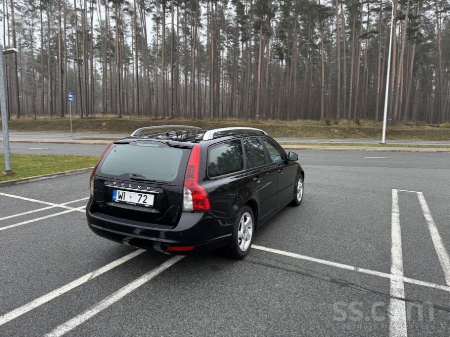 Melns Volvo V50 2010 Rīga, ar dzinēja tilpumu 1.60 L un nobraukumu 237 tūkst. km par 4590 €, foto 2 vietnē AUTOMOTO.COM.LV