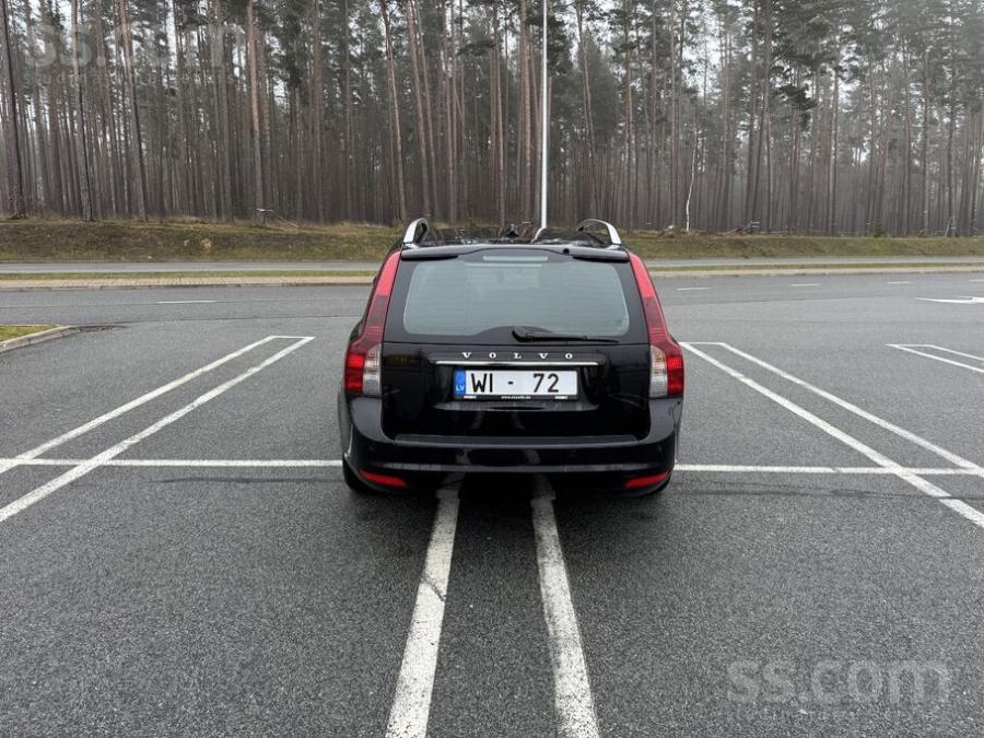 Melns Volvo V50 2010 Rīga, ar dzinēja tilpumu 1.60 L un nobraukumu 237 tūkst. km par 4590 €, foto 3 vietnē AUTOMOTO.COM.LV