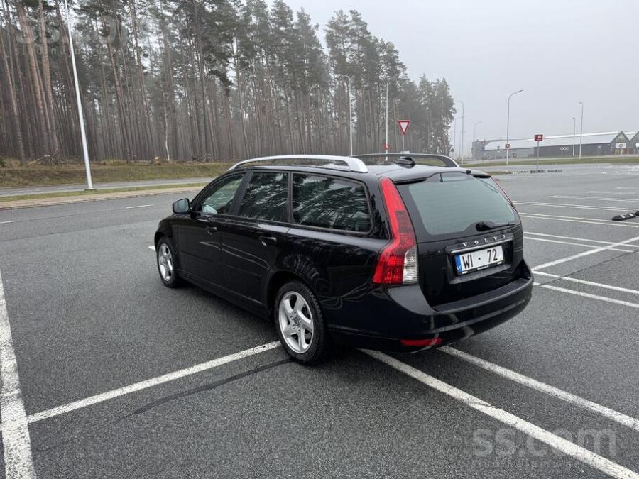 Melns Volvo V50 2010 Rīga, ar dzinēja tilpumu 1.60 L un nobraukumu 237 tūkst. km par 4590 €, foto 4 vietnē AUTOMOTO.COM.LV