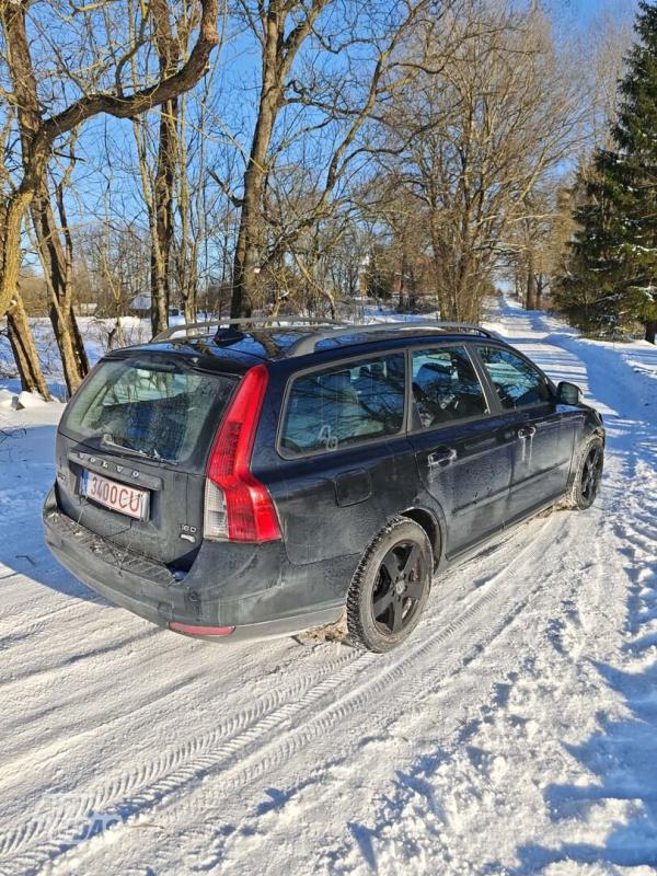 Black Volvo V50 2010 in Utena, with an engine capacity of 1.60 L and mileage of 340 thousand km for 1990 €, photo 3 on AUTOMOTO.COM.LV
