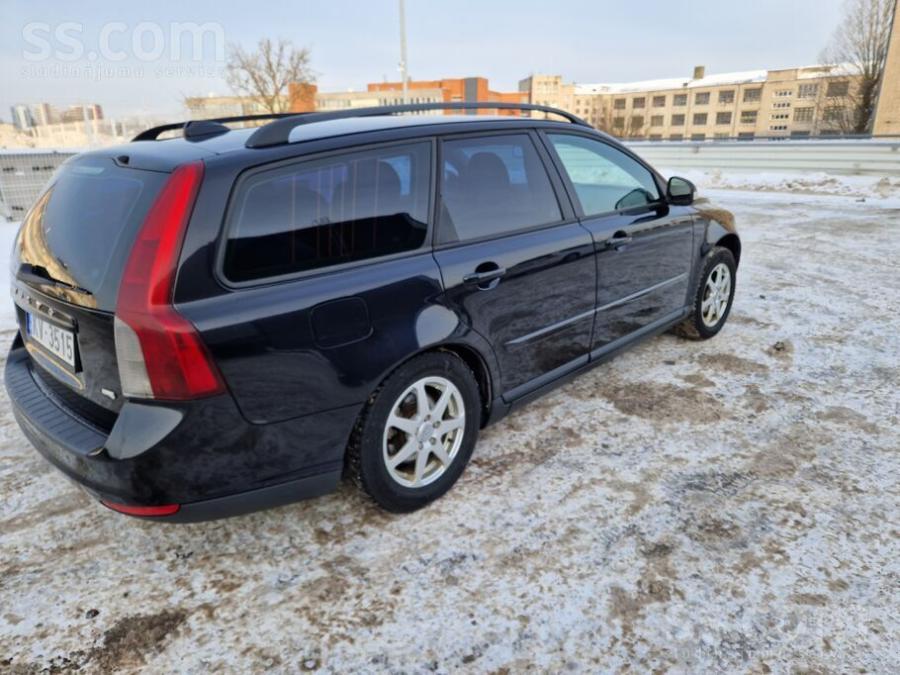 Melns Volvo V50 2010 Rīga, ar dzinēja tilpumu 1.60 L un nobraukumu 275 tūkst. km par 2950 €, foto 2 vietnē AUTOMOTO.COM.LV
