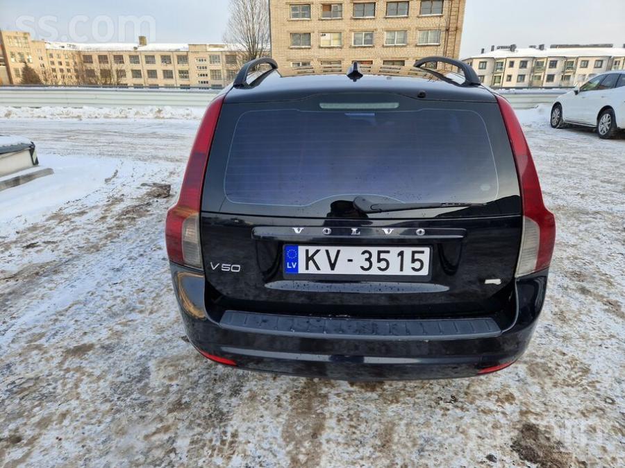 Melns Volvo V50 2010 Rīga, ar dzinēja tilpumu 1.60 L un nobraukumu 275 tūkst. km par 2950 €, foto 5 vietnē AUTOMOTO.COM.LV