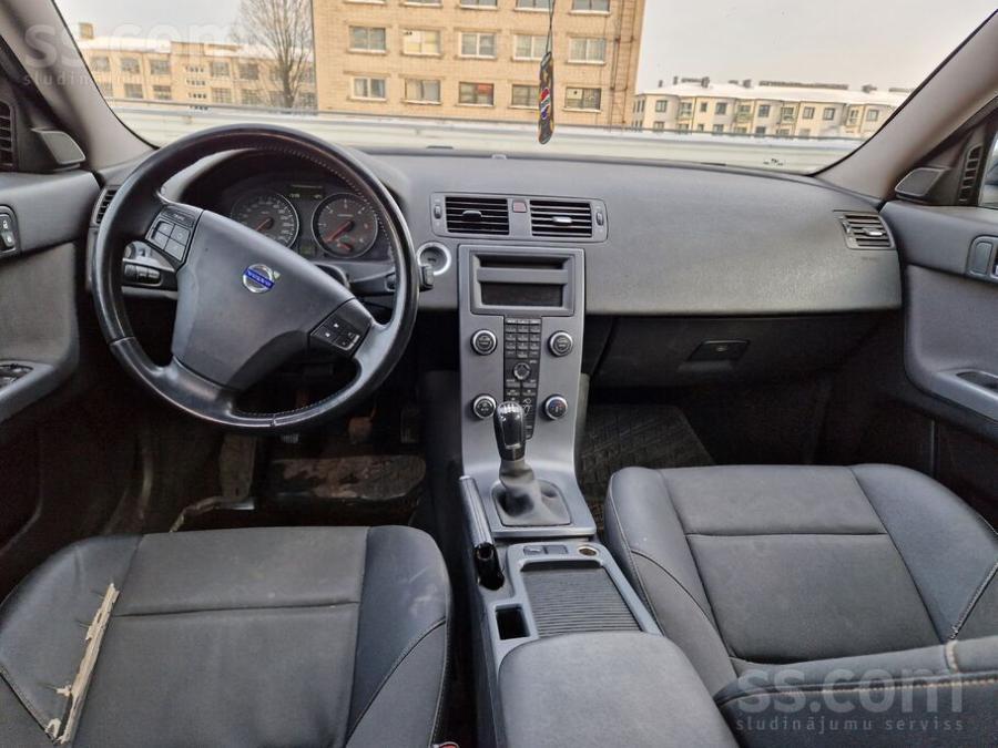 Melns Volvo V50 2010 Rīga, ar dzinēja tilpumu 1.60 L un nobraukumu 275 tūkst. km par 2950 €, foto 13 vietnē AUTOMOTO.COM.LV