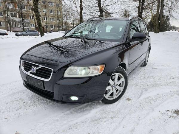 Melns Volvo V50 2010 Kauņa, ar dzinēja tilpumu 2.00 L un nobraukumu 237 tūkst. km par 2750 €, foto 1 vietnē AUTOMOTO.COM.LV