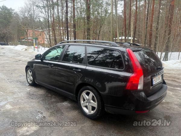 Black Volvo V50 2010 in Tallinn, with an engine capacity of 1.60 L and mileage of 250 thousand km for 3100 €, photo 3 on AUTOMOTO.COM.LV