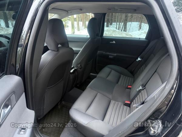 Black Volvo V50 2010 in Tallinn, with an engine capacity of 1.60 L and mileage of 250 thousand km for 3100 €, photo 9 on AUTOMOTO.COM.LV