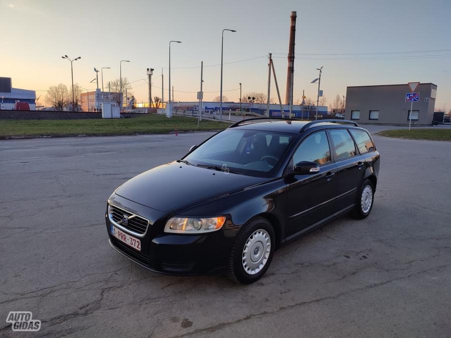 Melns Volvo V50 2010 Šauļi, ar dzinēja tilpumu 1.60 L un nobraukumu 231 tūkst. km par 2100 €, foto 3 vietnē AUTOMOTO.COM.LV