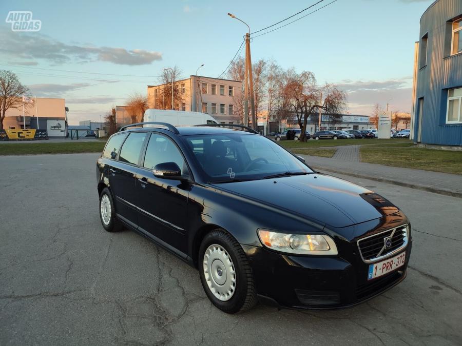 Melns Volvo V50 2010 Šauļi, ar dzinēja tilpumu 1.60 L un nobraukumu 231 tūkst. km par 2100 €, foto 5 vietnē AUTOMOTO.COM.LV