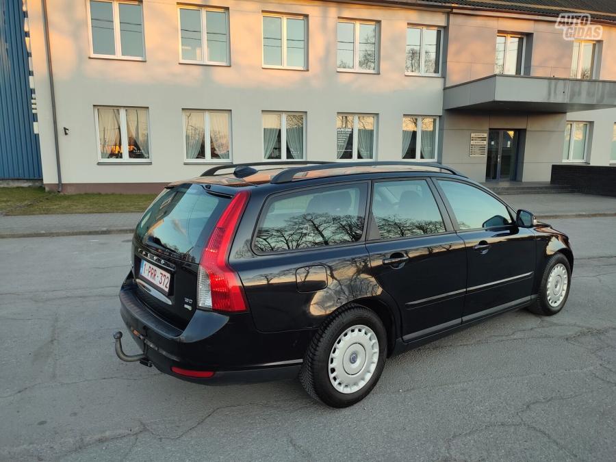 Melns Volvo V50 2010 Šauļi, ar dzinēja tilpumu 1.60 L un nobraukumu 231 tūkst. km par 2100 €, foto 7 vietnē AUTOMOTO.COM.LV