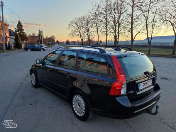 Melns Volvo V50 2010 Šauļi, ar dzinēja tilpumu 1.60 L un nobraukumu 231 tūkst. km par 2100 €, foto 7 vietnē AUTOMOTO.COM.LV
