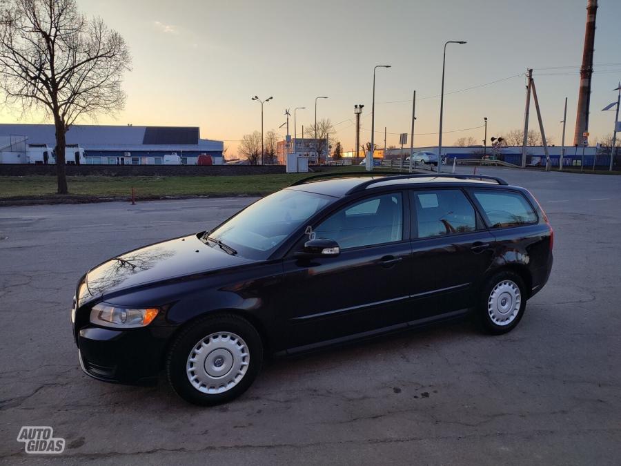 Melns Volvo V50 2010 Šauļi, ar dzinēja tilpumu 1.60 L un nobraukumu 231 tūkst. km par 2100 €, foto 10 vietnē AUTOMOTO.COM.LV