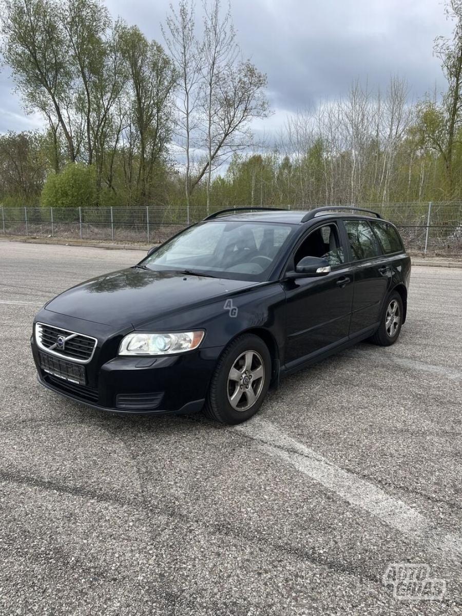 Black Volvo V50 2010 in Marijampole, with an engine capacity of 1.60 L and mileage of 315 thousand km for 2950 €, photo 1 on AUTOMOTO.COM.LV
