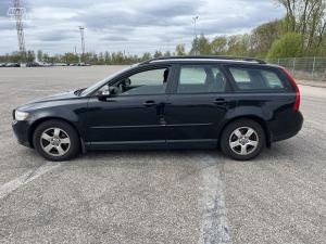 Black Volvo V50 2010 in Marijampole, with an engine capacity of 1.60 L and mileage of 315 thousand km for 2950 €, photo 3 on AUTOMOTO.COM.LV
