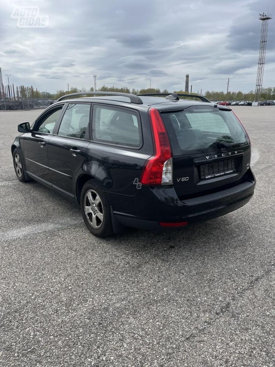 Black Volvo V50 2010 in Marijampole, with an engine capacity of 1.60 L and mileage of 315 thousand km for 2950 €, photo 4 on AUTOMOTO.COM.LV