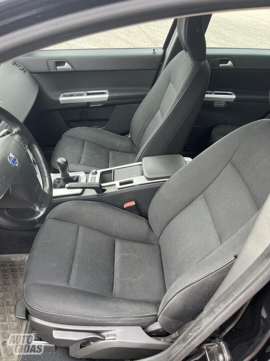 Black Volvo V50 2010 in Marijampole, with an engine capacity of 1.60 L and mileage of 315 thousand km for 2950 €, photo 11 on AUTOMOTO.COM.LV