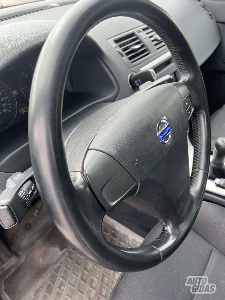 Black Volvo V50 2010 in Marijampole, with an engine capacity of 1.60 L and mileage of 315 thousand km for 2950 €, photo 12 on AUTOMOTO.COM.LV
