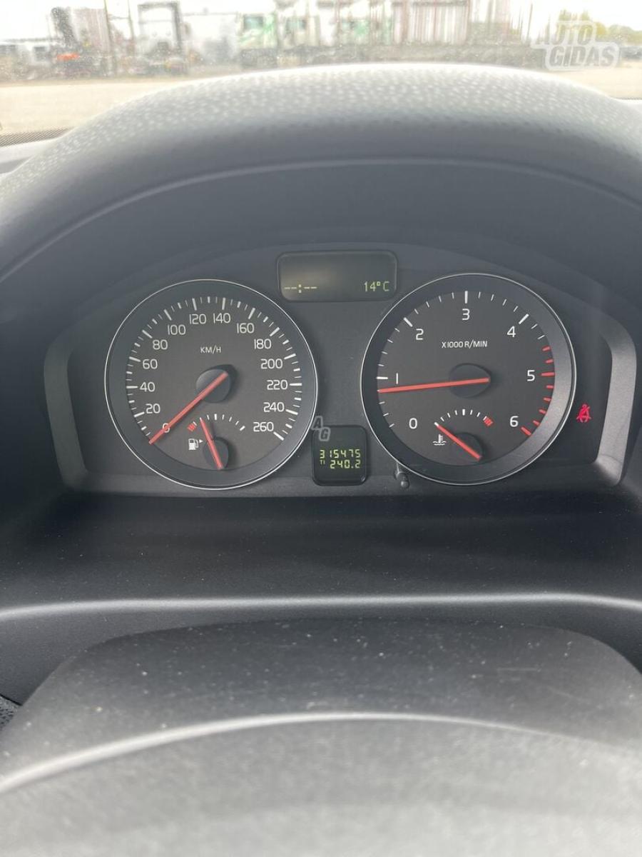 Black Volvo V50 2010 in Marijampole, with an engine capacity of 1.60 L and mileage of 315 thousand km for 2950 €, photo 13 on AUTOMOTO.COM.LV