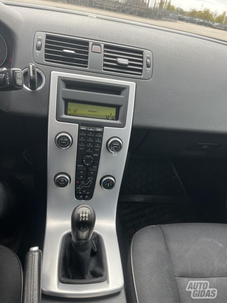 Black Volvo V50 2010 in Marijampole, with an engine capacity of 1.60 L and mileage of 315 thousand km for 2950 €, photo 14 on AUTOMOTO.COM.LV