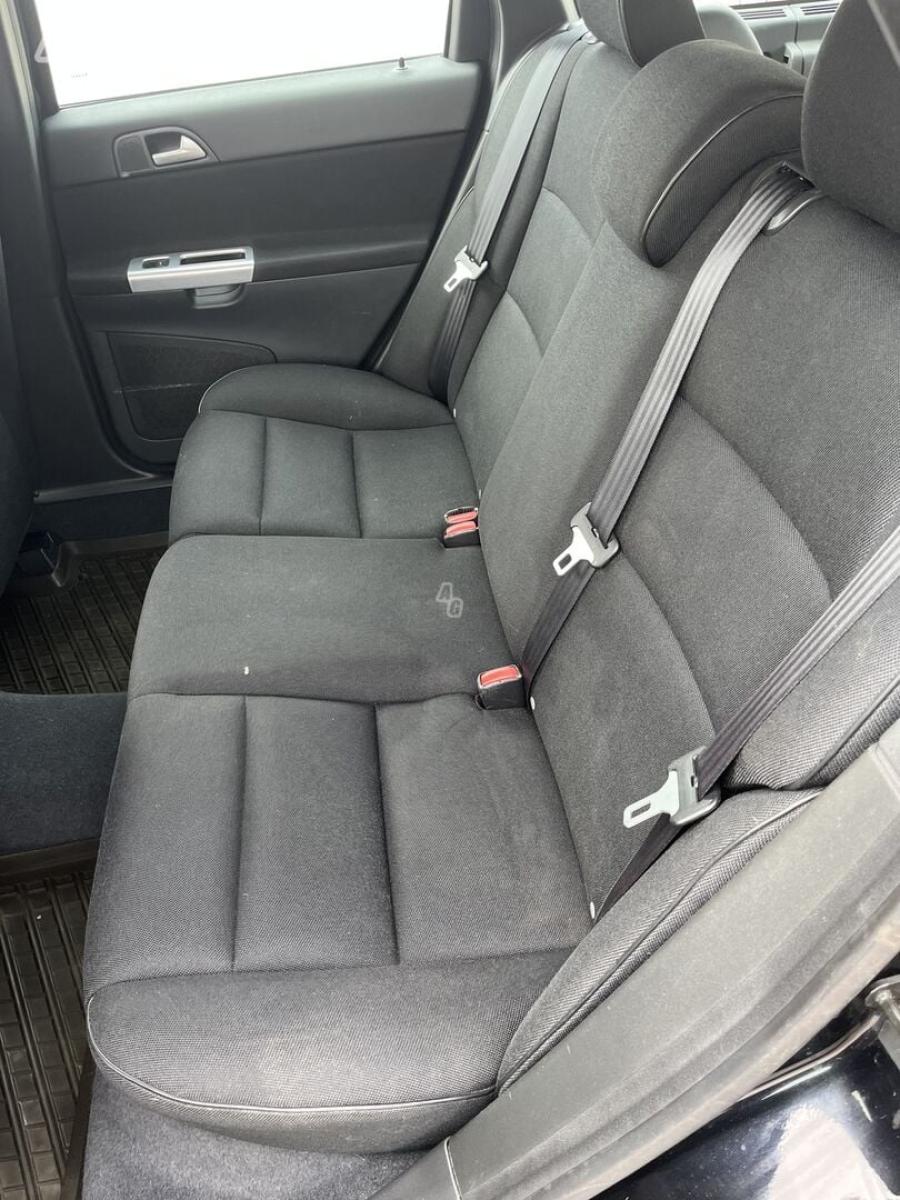 Black Volvo V50 2010 in Marijampole, with an engine capacity of 1.60 L and mileage of 315 thousand km for 2950 €, photo 15 on AUTOMOTO.COM.LV