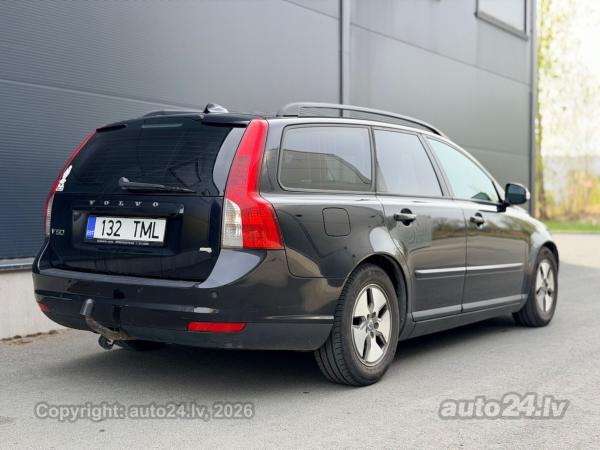 Melns Volvo V50 2010 Tallina, ar dzinēja tilpumu 1.60 L un nobraukumu 303 tūkst. km par 2700 €, foto 2 vietnē AUTOMOTO.COM.LV