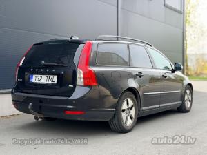 Melns Volvo V50 2010 Tallina, ar dzinēja tilpumu 1.60 L un nobraukumu 303 tūkst. km par 2700 €, foto 3 vietnē AUTOMOTO.COM.LV