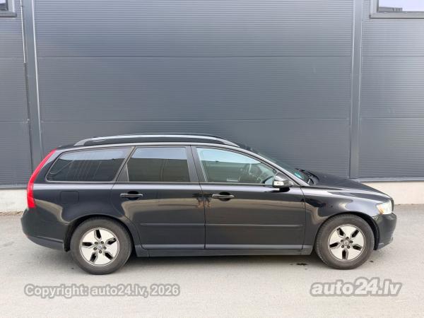 Melns Volvo V50 2010 Tallina, ar dzinēja tilpumu 1.60 L un nobraukumu 303 tūkst. km par 2700 €, foto 3 vietnē AUTOMOTO.COM.LV