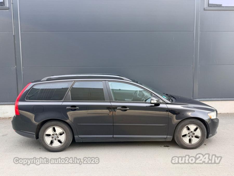 Melns Volvo V50 2010 Tallina, ar dzinēja tilpumu 1.60 L un nobraukumu 303 tūkst. km par 2700 €, foto 4 vietnē AUTOMOTO.COM.LV