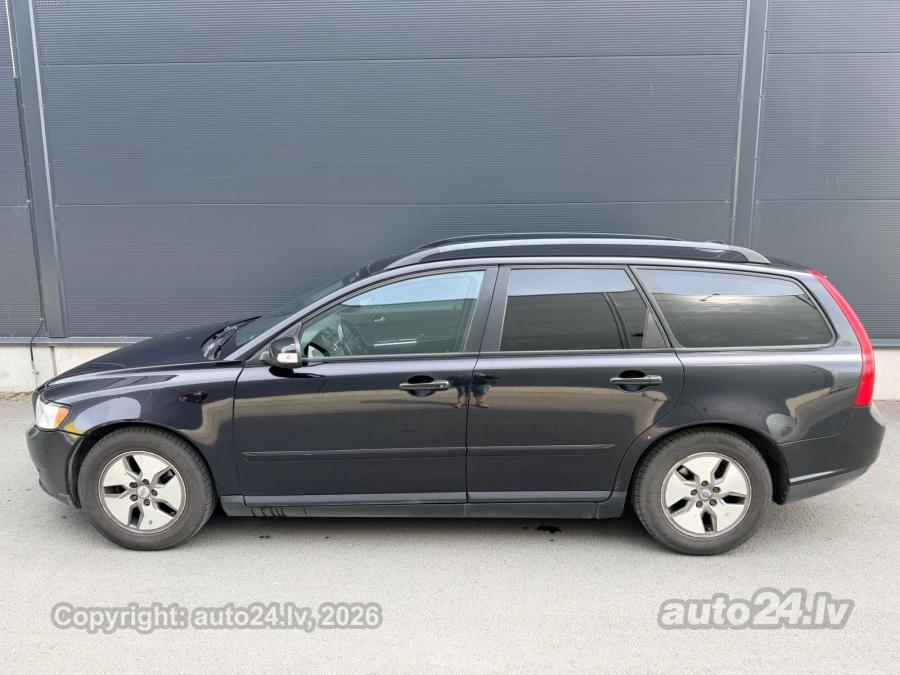 Melns Volvo V50 2010 Tallina, ar dzinēja tilpumu 1.60 L un nobraukumu 303 tūkst. km par 2700 €, foto 7 vietnē AUTOMOTO.COM.LV
