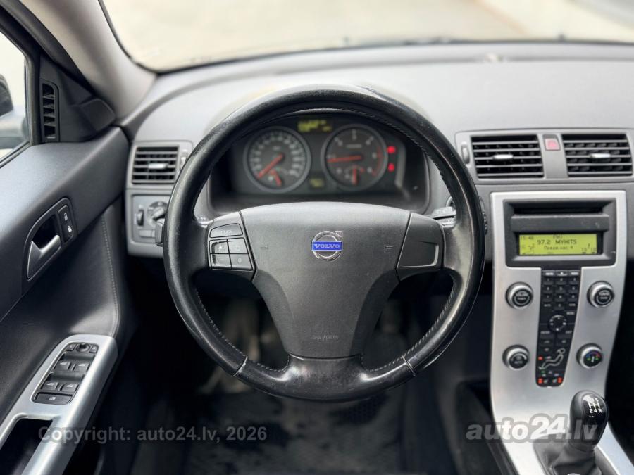 Melns Volvo V50 2010 Tallina, ar dzinēja tilpumu 1.60 L un nobraukumu 303 tūkst. km par 2700 €, foto 9 vietnē AUTOMOTO.COM.LV