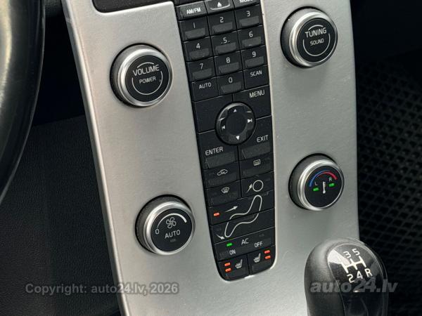 Melns Volvo V50 2010 Tallina, ar dzinēja tilpumu 1.60 L un nobraukumu 303 tūkst. km par 2700 €, foto 9 vietnē AUTOMOTO.COM.LV