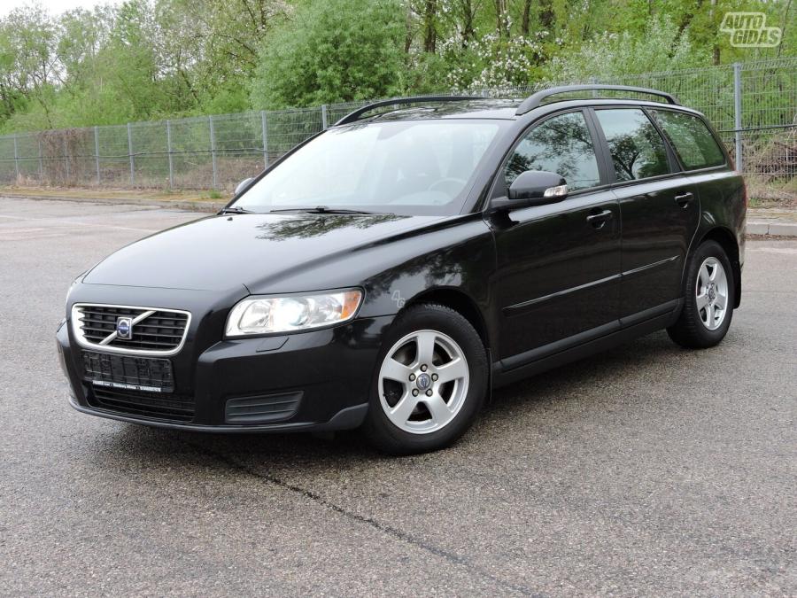 Black Volvo V50 2010 in Marijampole, with an engine capacity of 1.60 L and mileage of 315 thousand km for 2950 €, photo 1 on AUTOMOTO.COM.LV